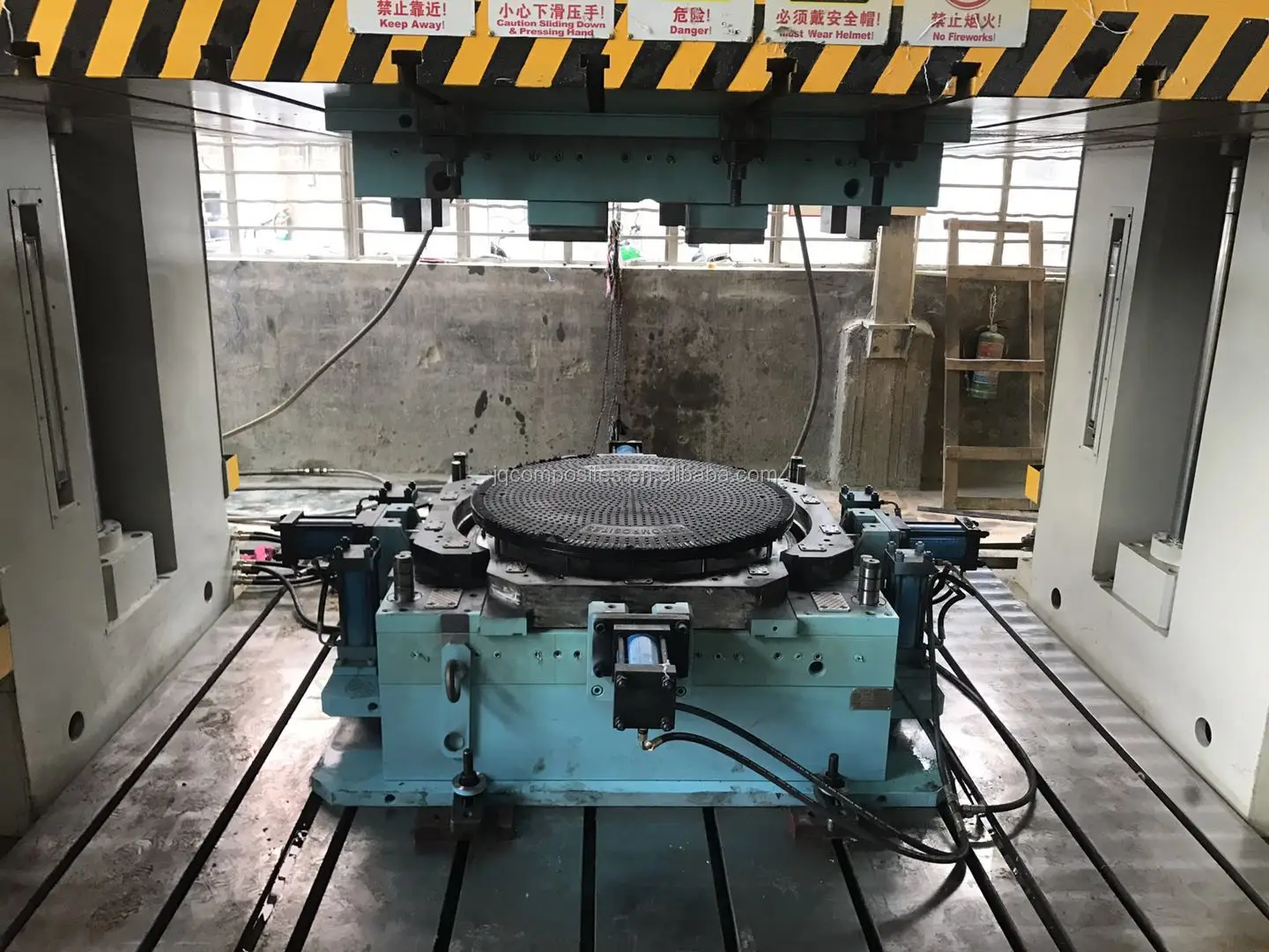 Composite Fuel Manhole Cover with Inspection Holes - JQ-CO900D-H