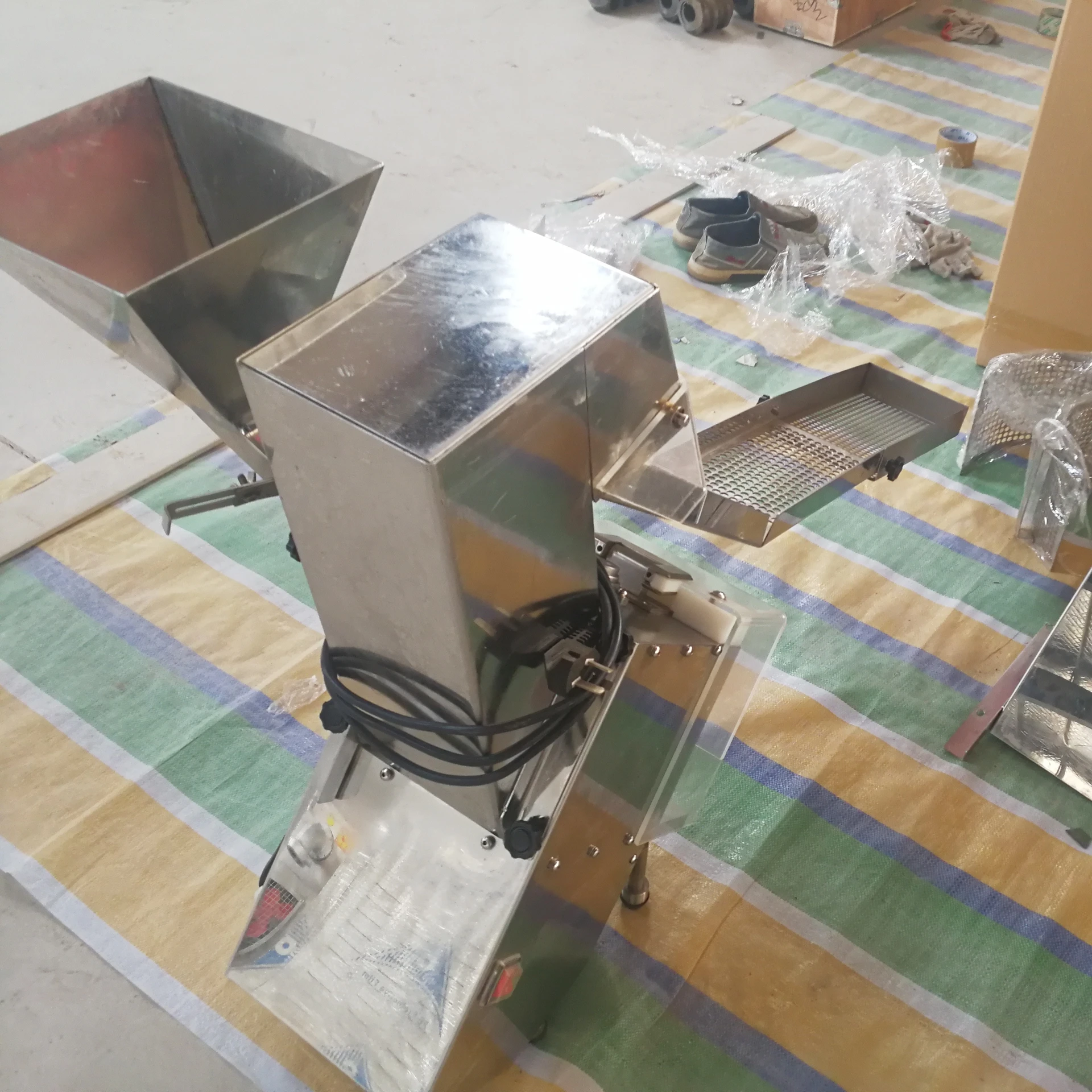 Bread Crumb Making Machine Electric Bread Crumb Maker Bread Crumbs Grinder - Buy Bread Crumb ...