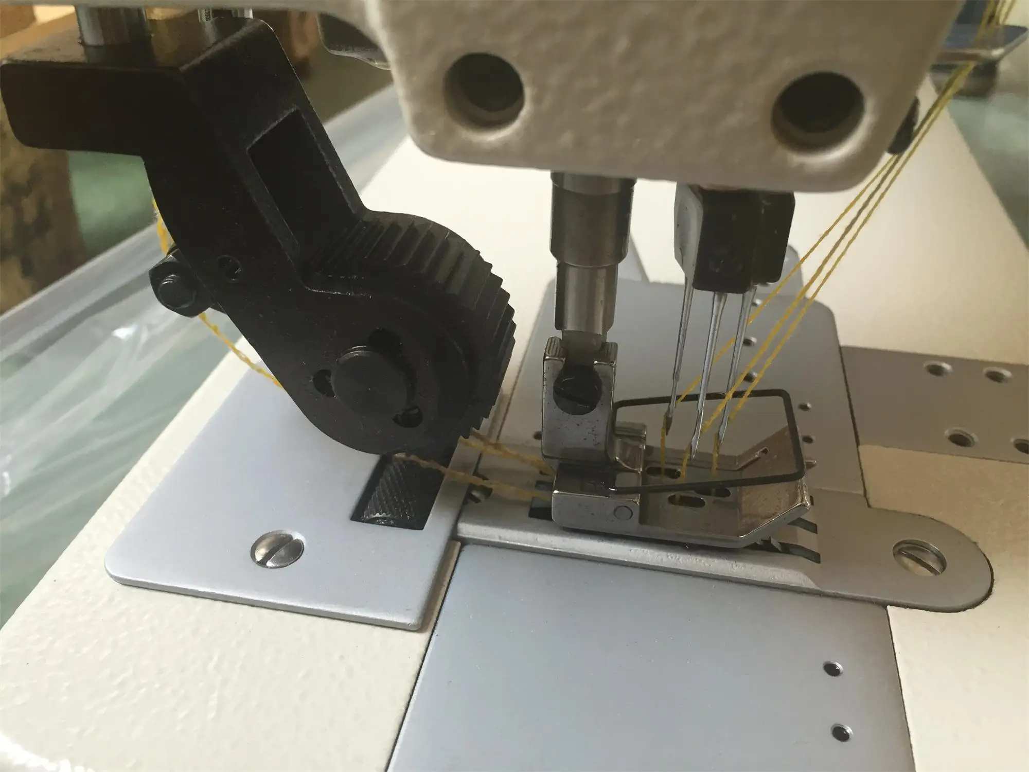 QS-3800D-2P High Speed Chainstitch with Puller Sewing Machine