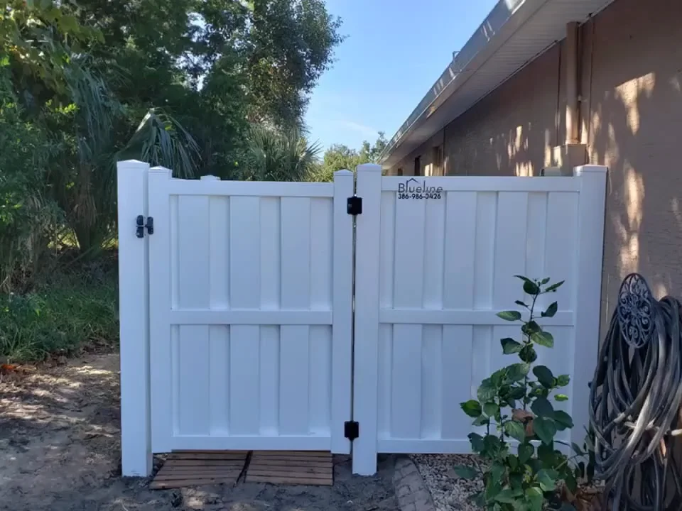 Vinyl Shadowbox Fence: PVC Semi