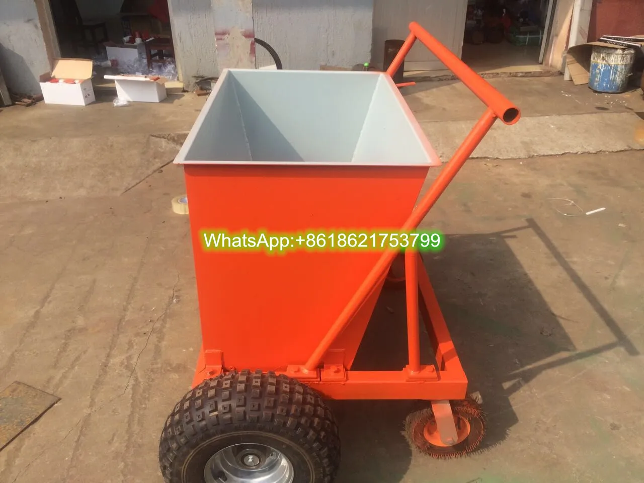 Hand Pushing Artificial Grass Sand Artificial Lawn Sand Spreader ...