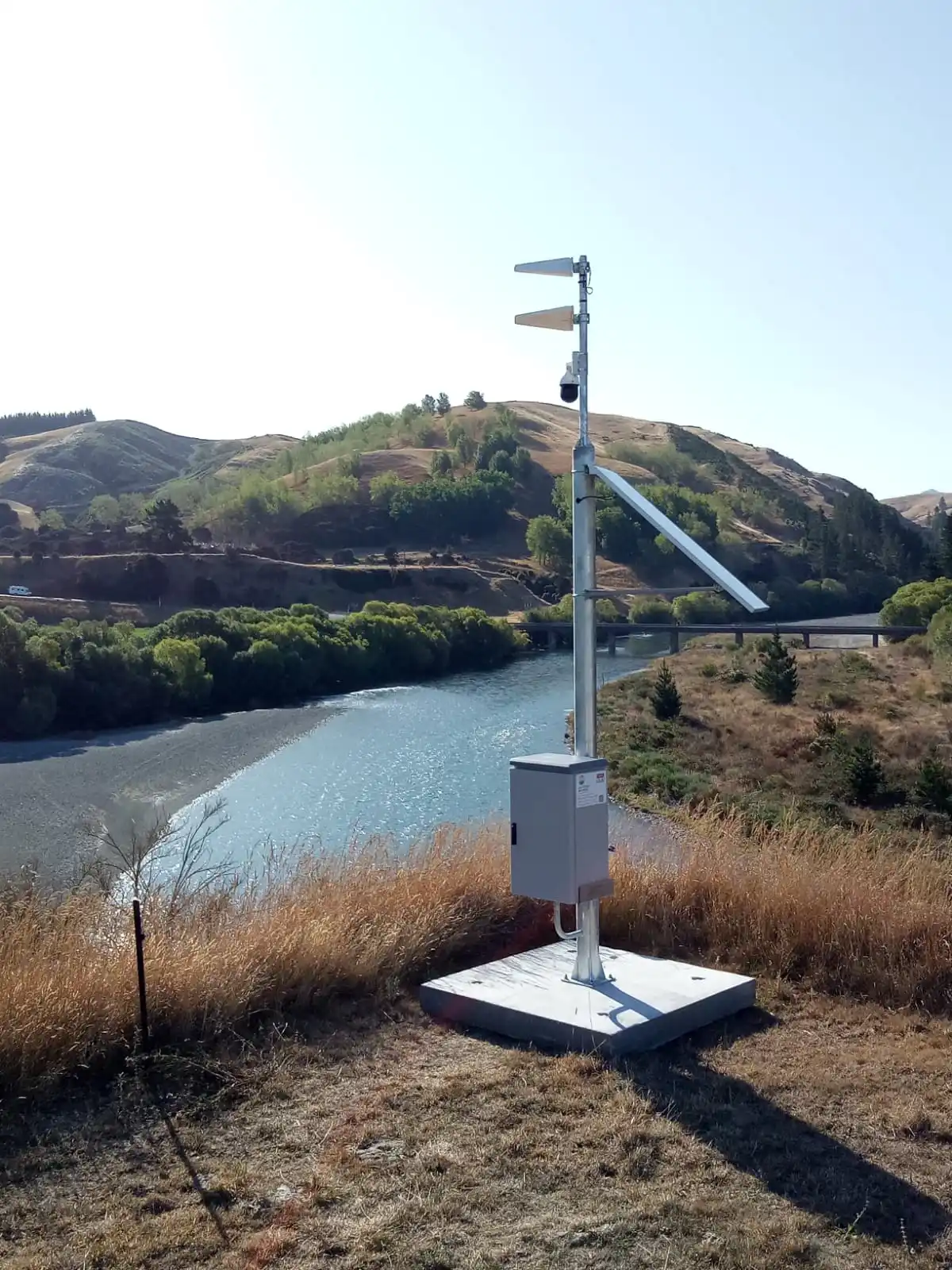 Harwell Cctv Pole Mount Outdoor Cabinet Telecom With Fan For Solar Off ...