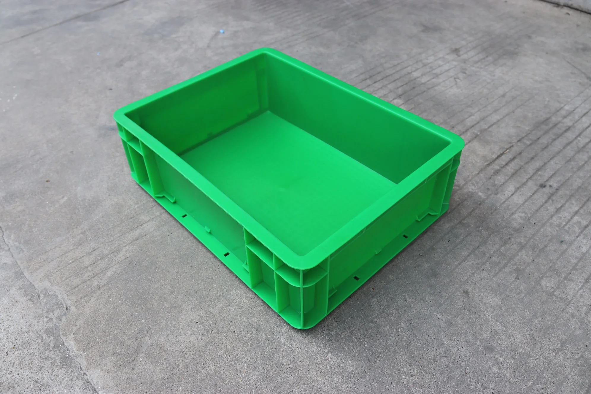 Heavy Duty Bulk Plastic Stackable Storage Bins for Industrial Use