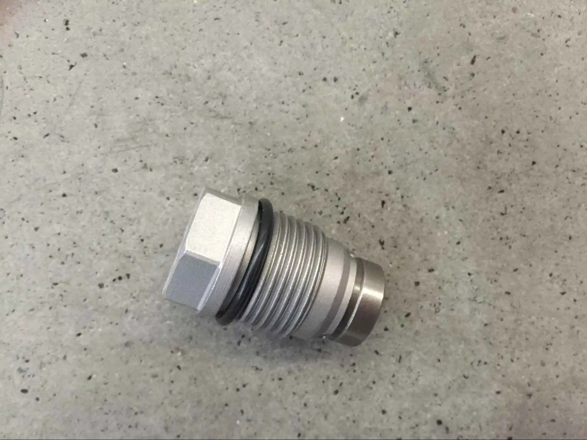 Fuel Rail Pressure Relief Valve 4938005 1110010013 for Cummins ISB Series