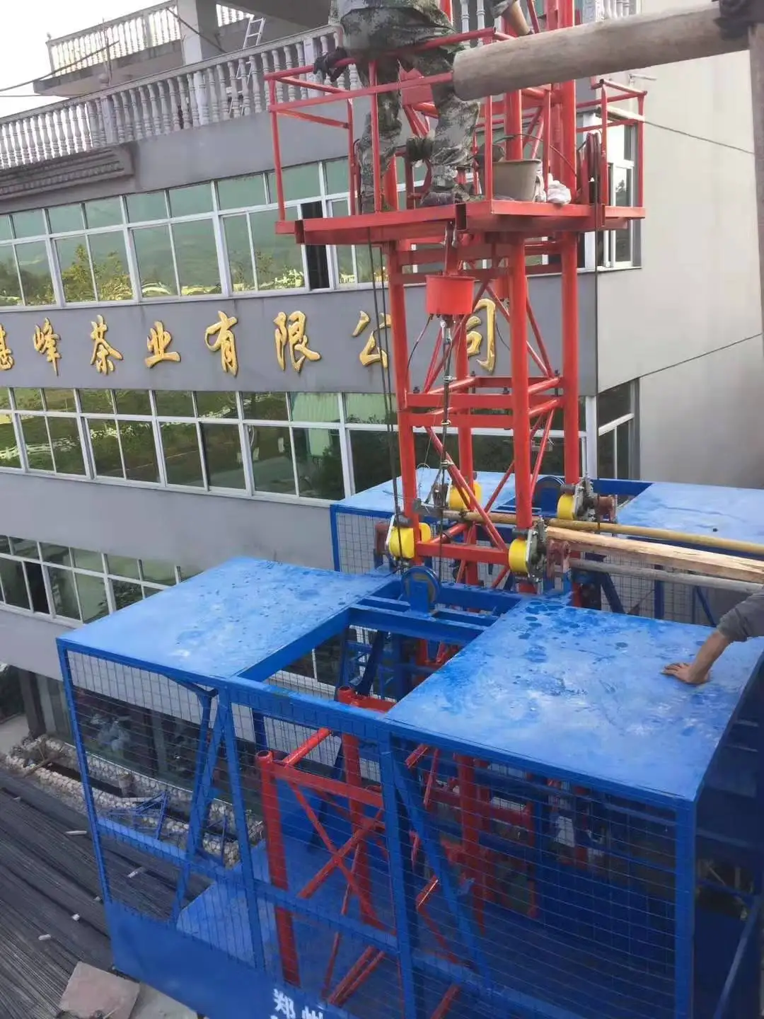 Bricks Lifter Cement Lifting Machine - Efficient & Durable