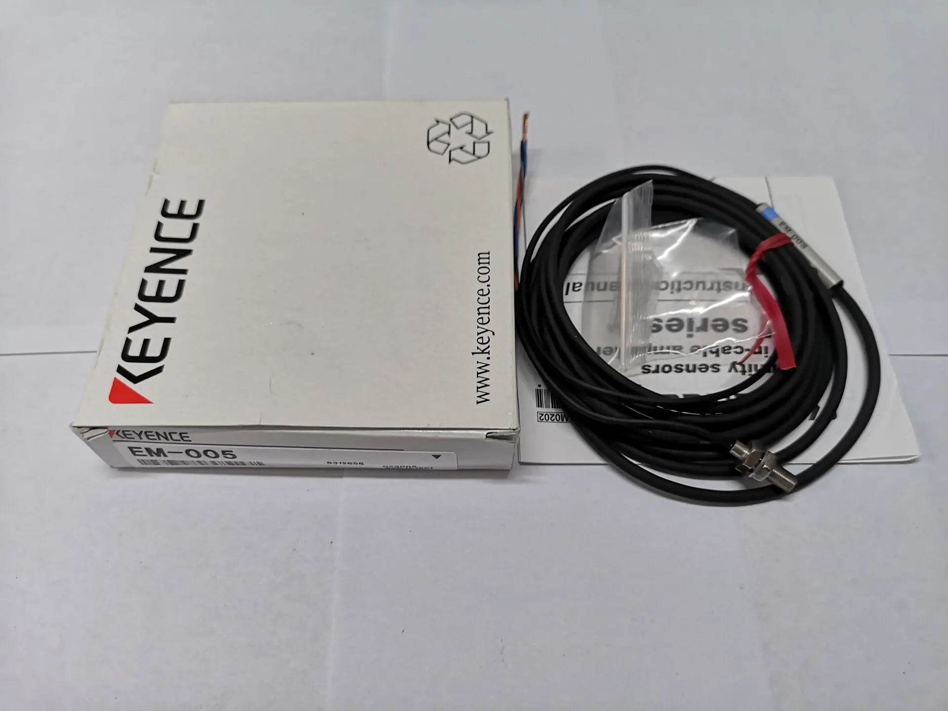 Keyence Proximity Sensors With In-cable Amplifiers Em-005 Main Unit ...