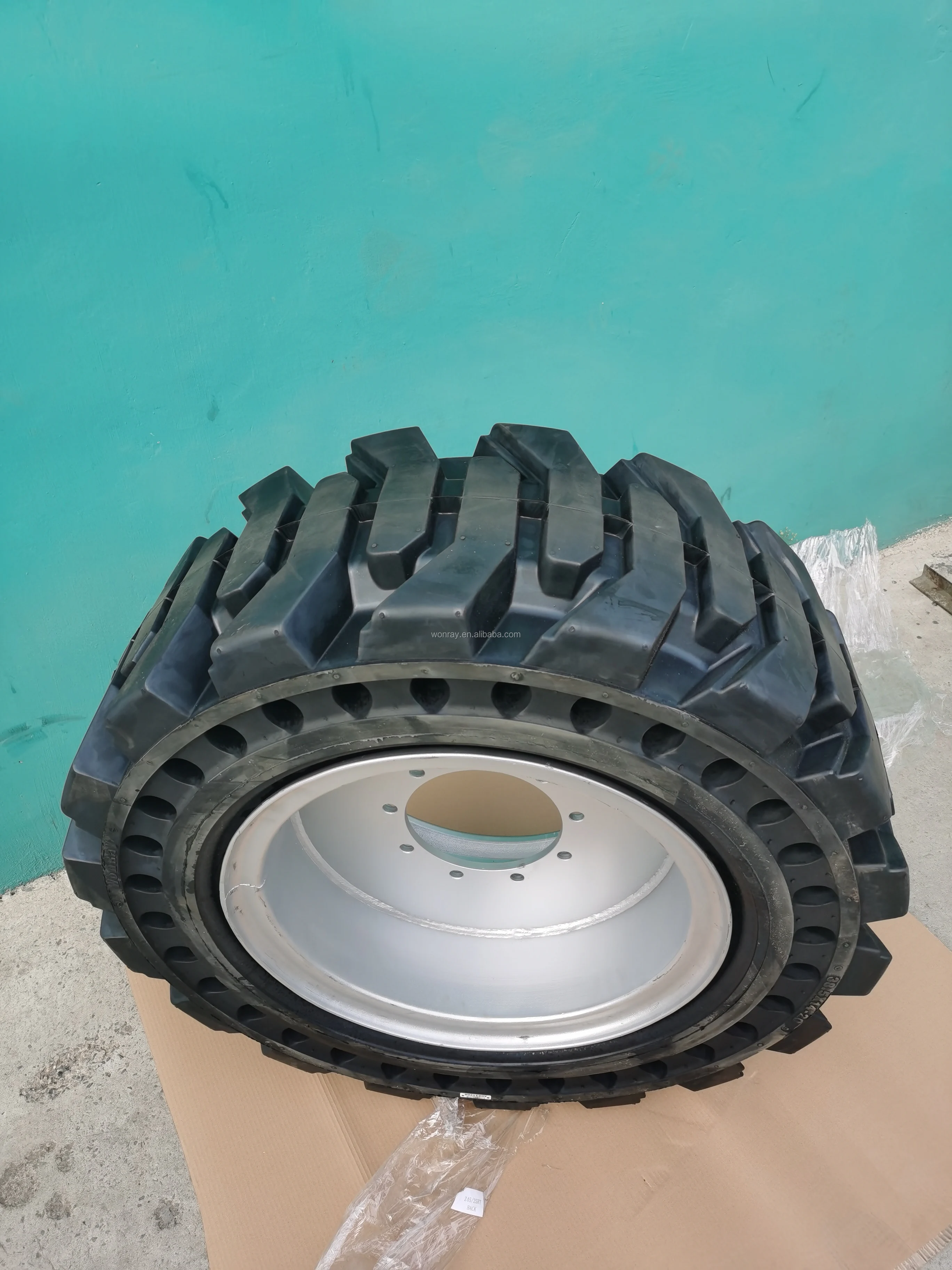 Genie Z45/25 Solid Wheel Tire 38.5*14-20 - Durable & High Capacity