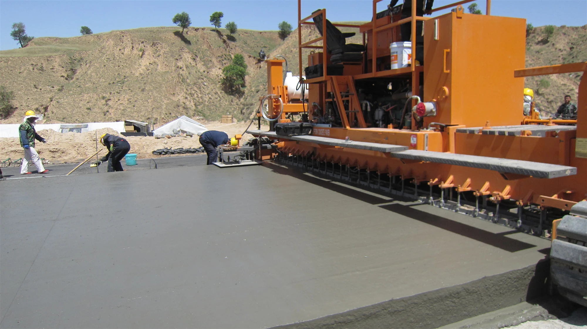 HTH3400B Slipform Paver - High Efficiency for Rail Projects
