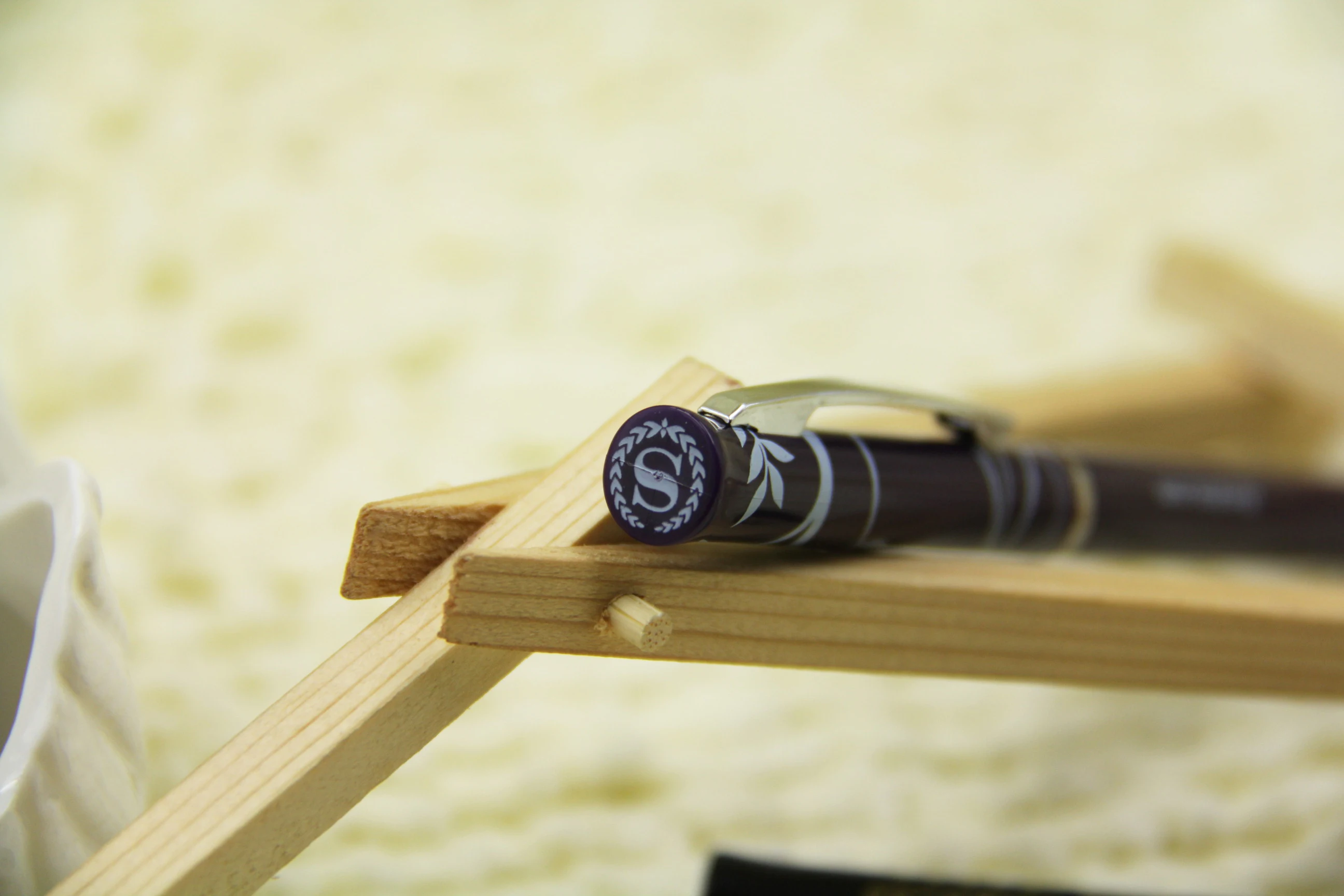 Hotel Use Promotion Plastic Black Hilton Ball Pen