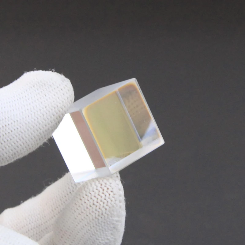 Custom-made Beam Splitter Prisms for Broadband Applications