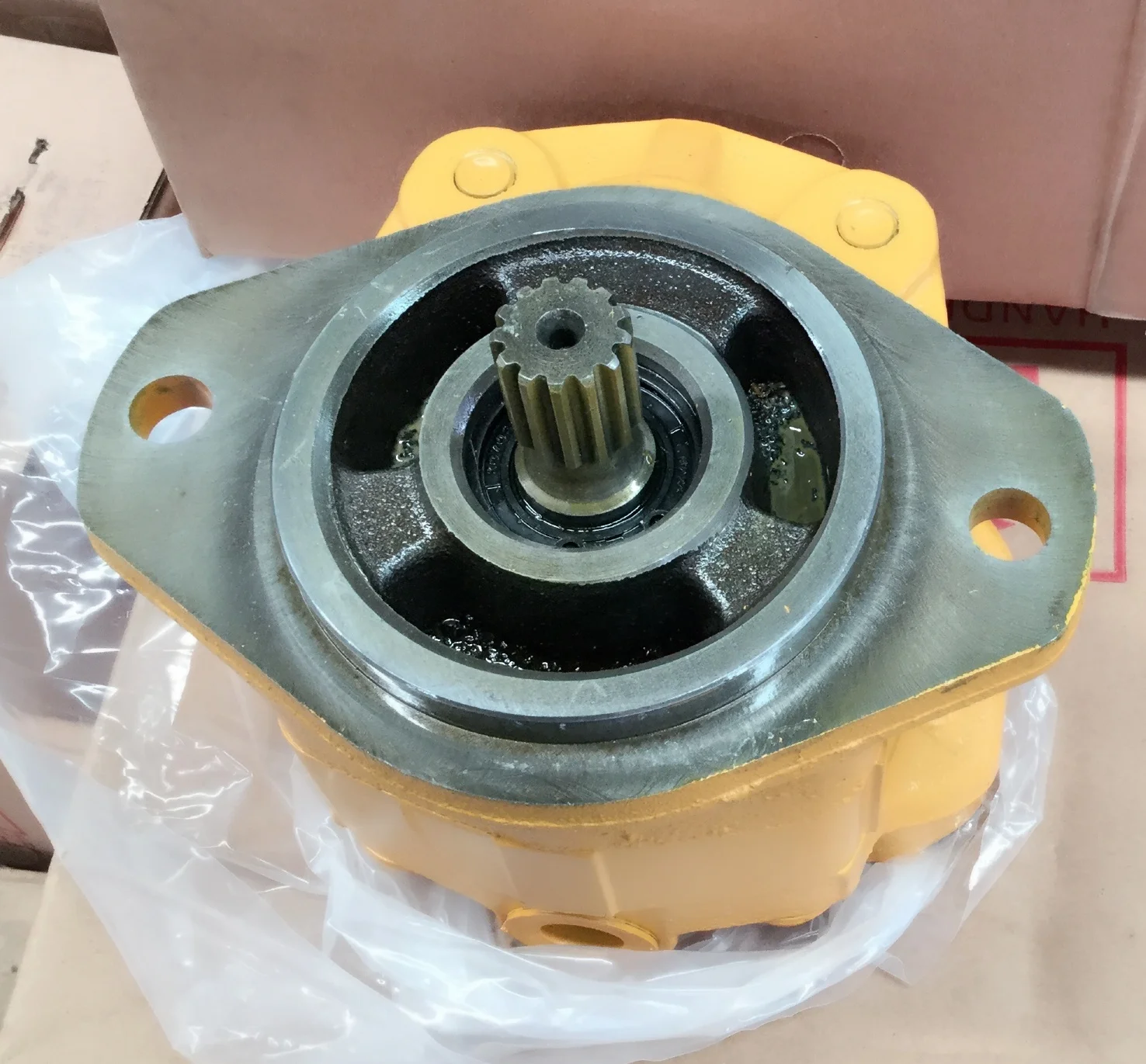 704-31-24110 Emergency Steering Pump For Komatsu Wa100-1/wa120-3/wa150 ...
