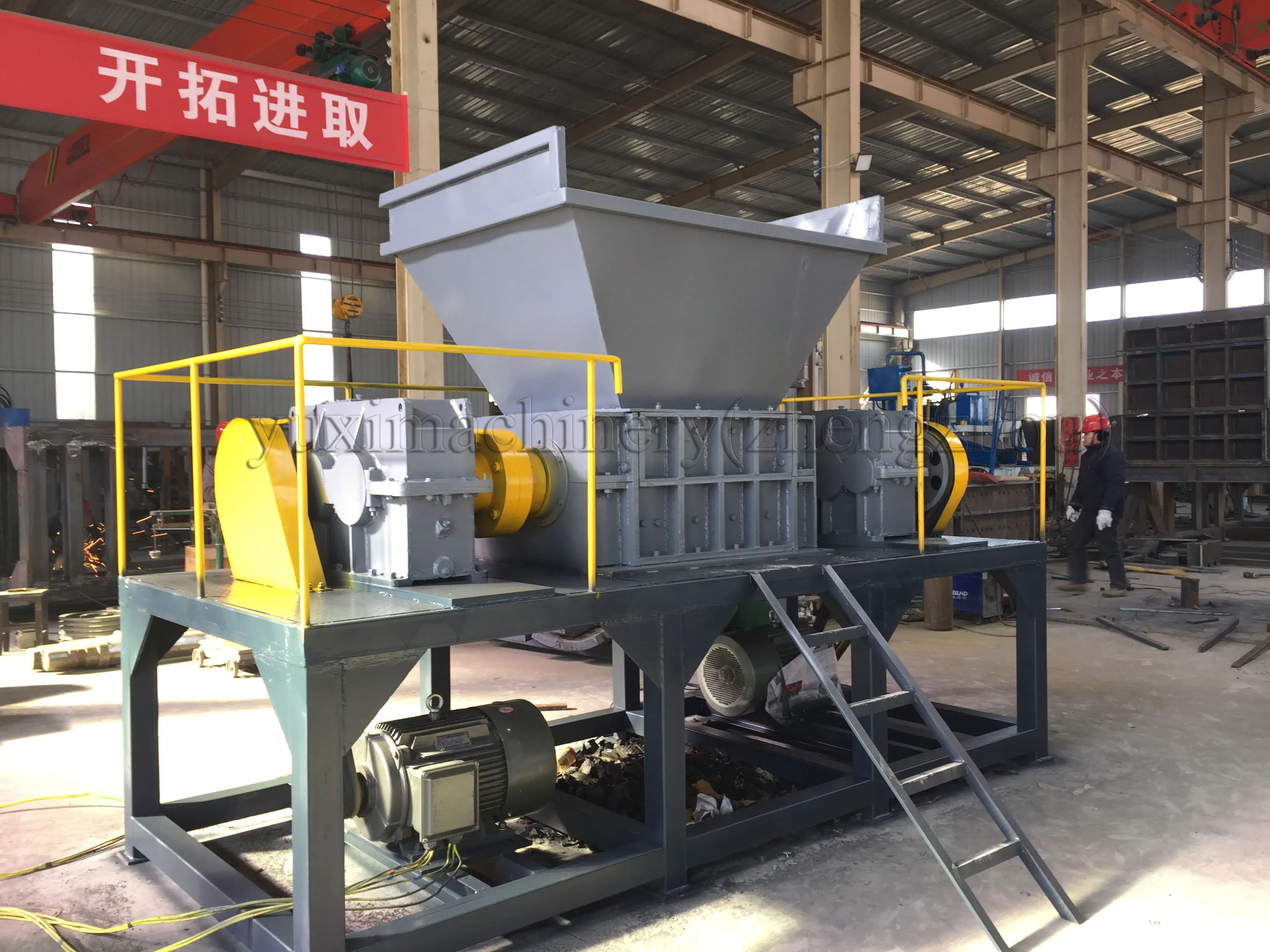 Municipal Solid Waste Twin Shaft Shredder - Durable & Efficient