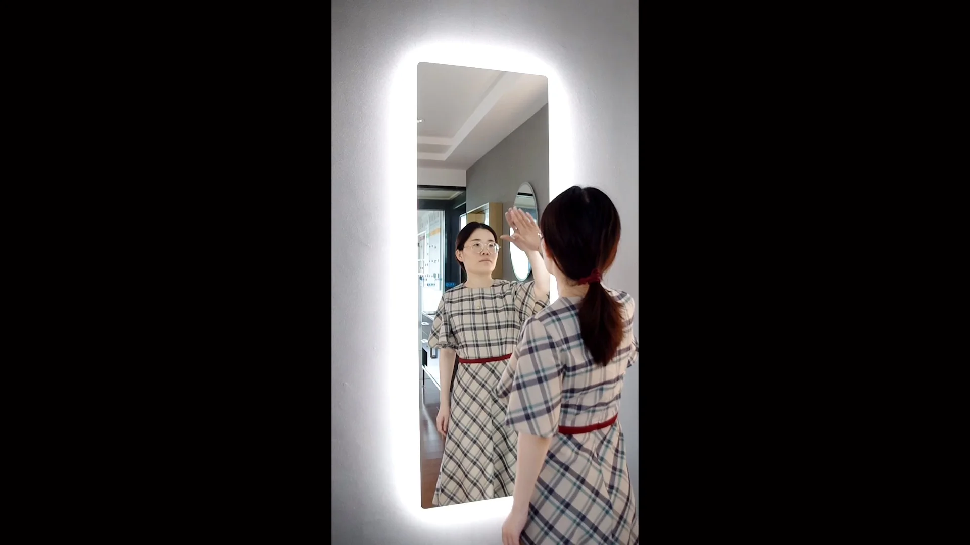 Fitness Gym Workout Smart Fitness Mirror Waterproof Retail Home Ip44 ...