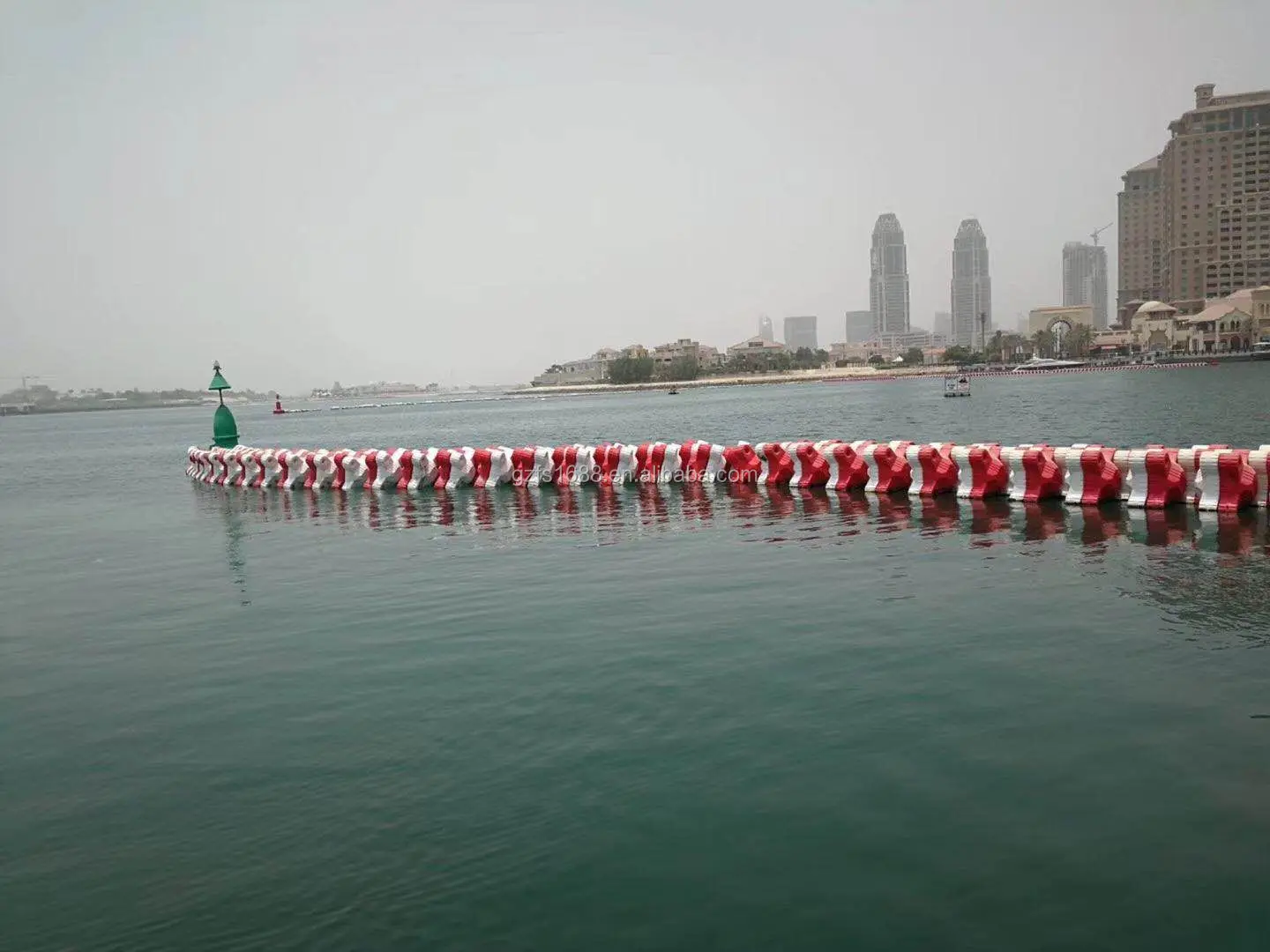 Stable and Safe PE Plastic Floating Breakwater - 20+ Years