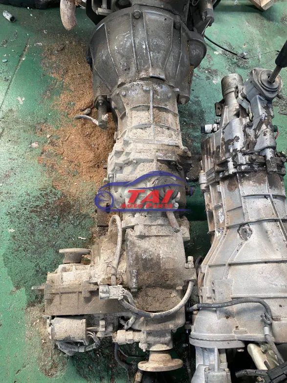 Uae Used Engine TD27 for Nissan TD27T Diesel Engine with Transmission