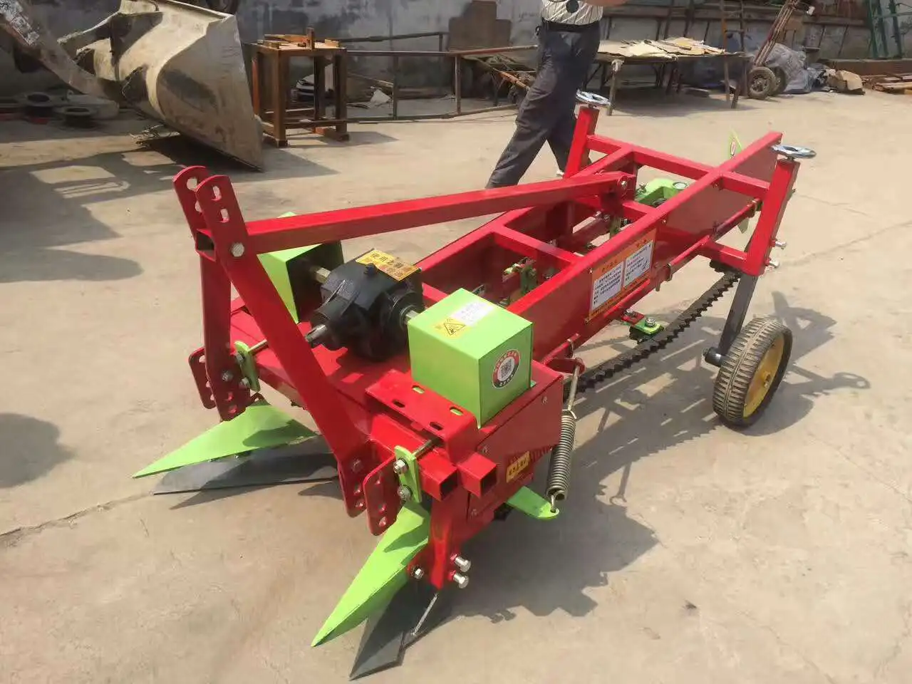 Mini 2 Rows Peanut Harvester - High Productivity & Compact Structure