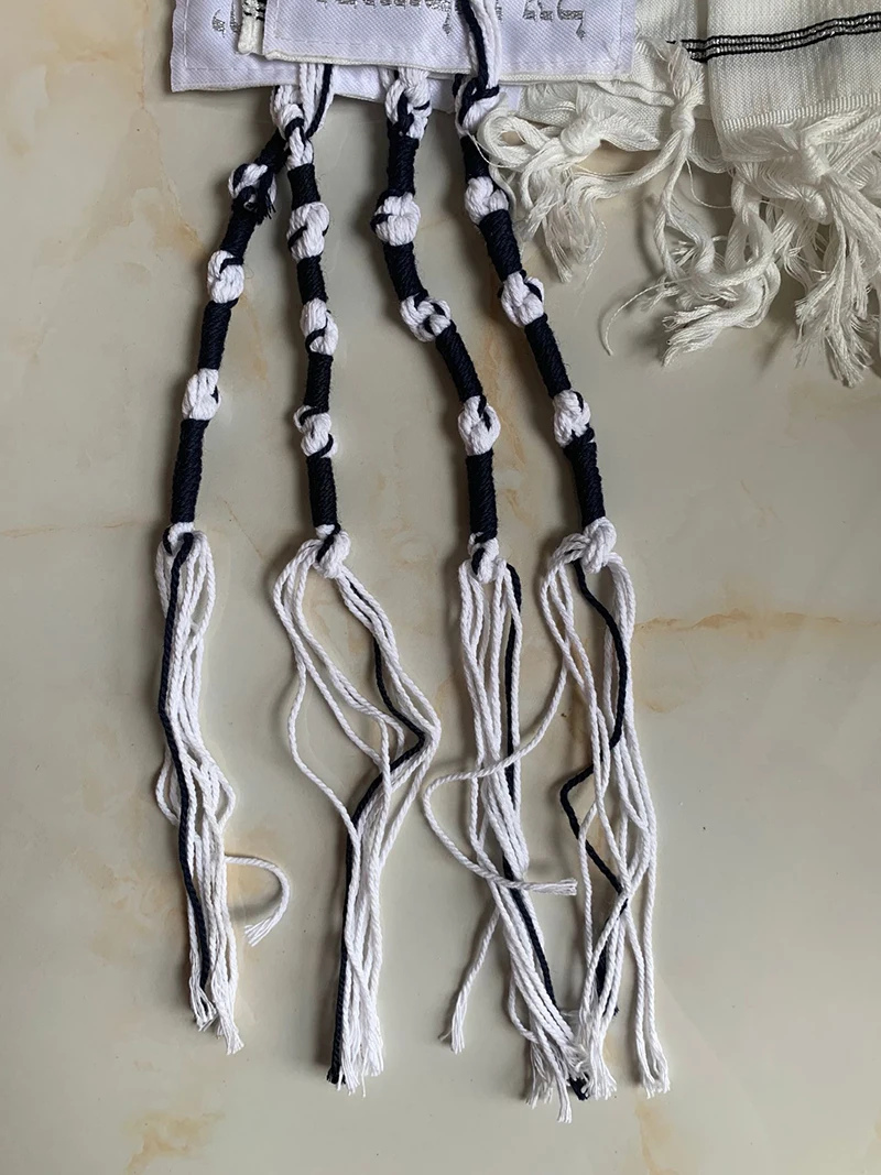 Customizable Tzitzits - 7 Colors, 25mm Hooks, OEM Shawls