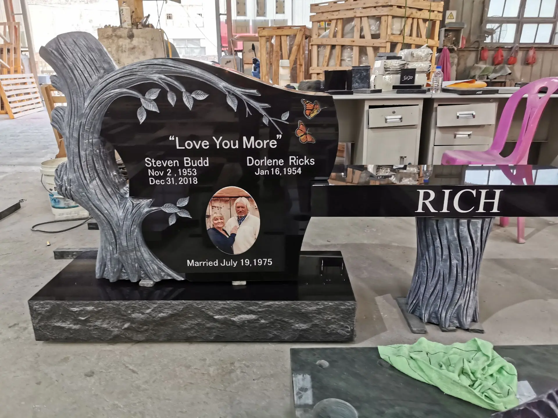 Indian Best Black Granite Tree Shaped Headstone with Bench