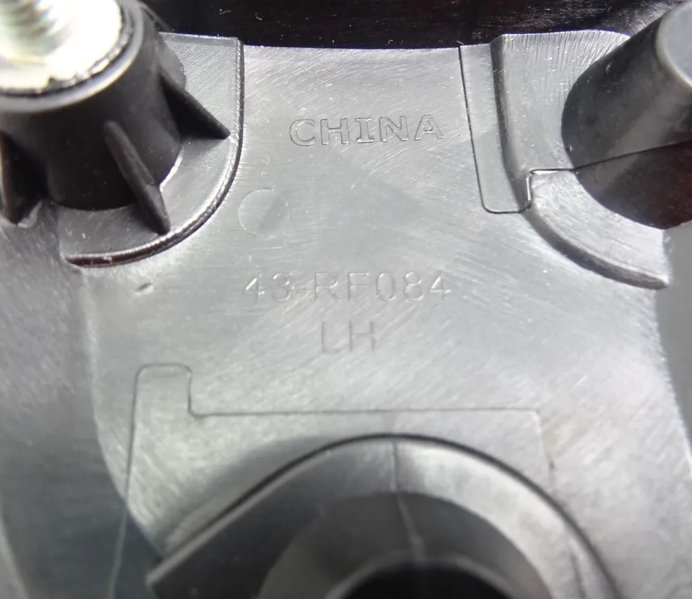 Auto Parts Bumper Reflector Light Tail Light For L200 2007 8355a015 ...