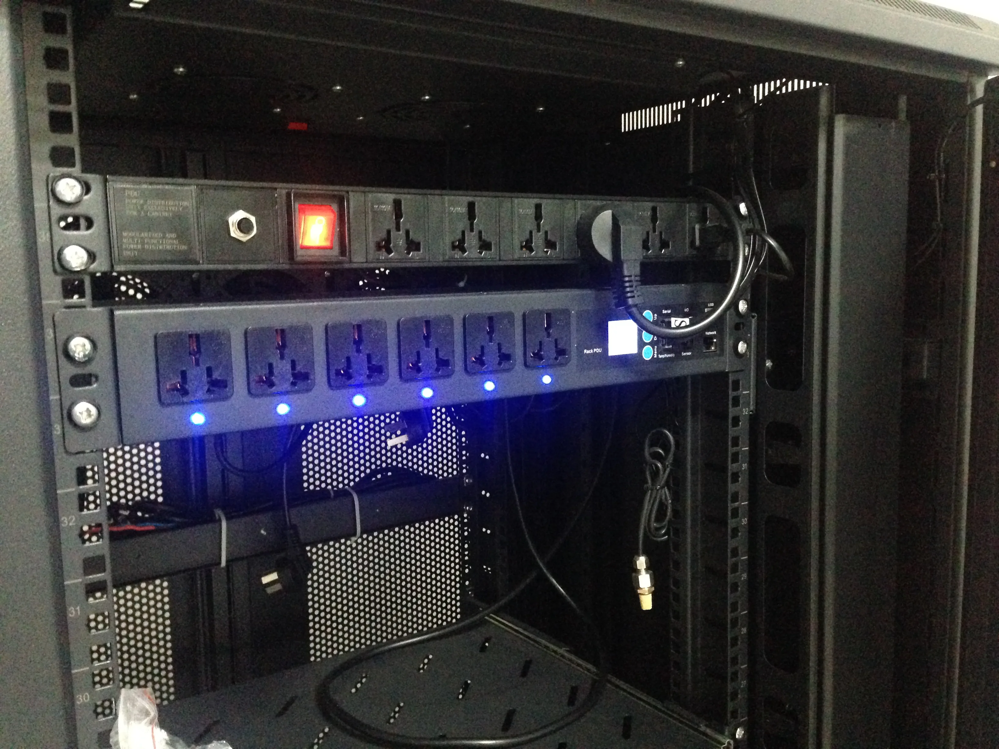 Smart Pdu+ Led Screen+ Intelligent Lock+19inch 18u 22u 27u 32u 37u 42u 47u Data Center Server ...