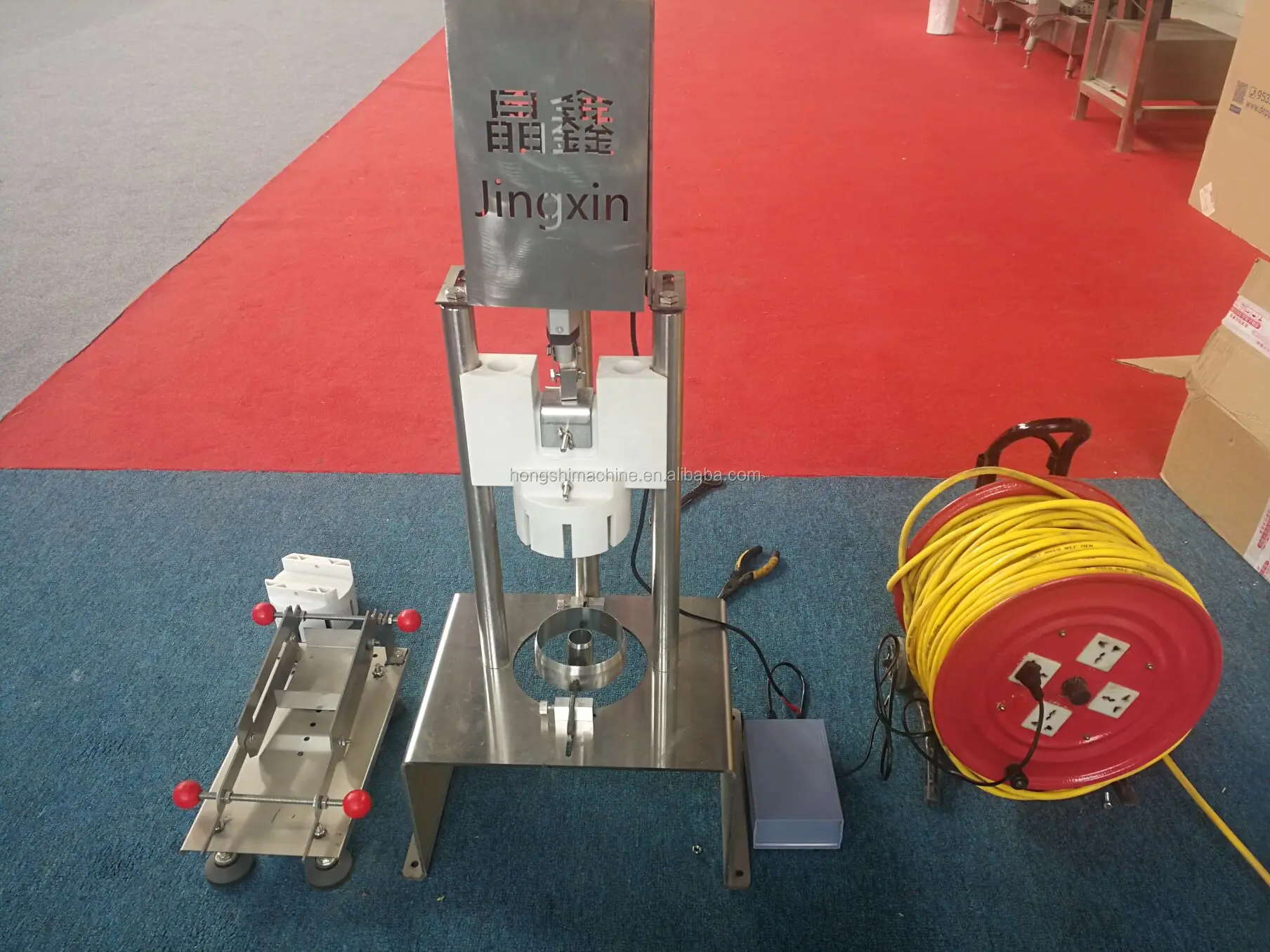 Efficient Pineapple Cutting Machine - Electric & Durable