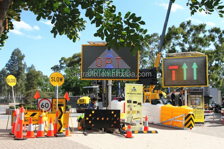 Outdoor Mobile Trailers with Dynamic VMS Solar Powered Signs