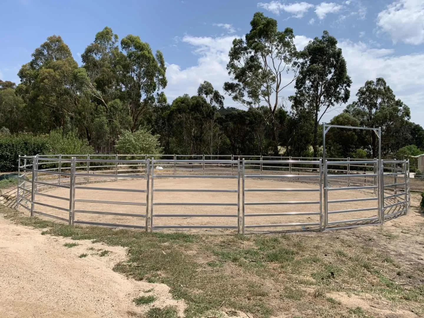 13 Panel+1 Gate Round Yard 9m Diameter Affordable Horse Corrals - Buy ...