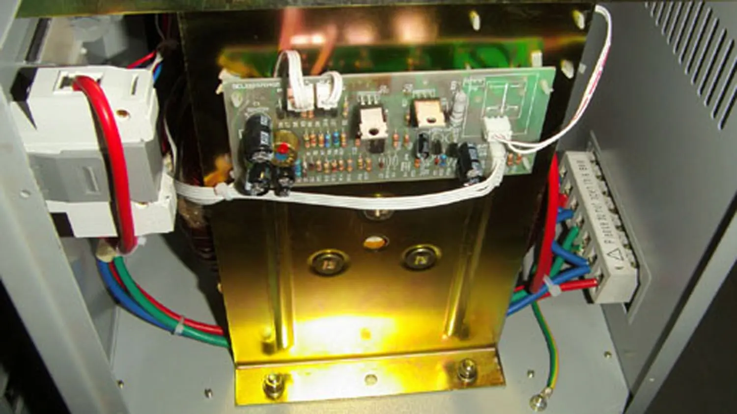 ACH Relay Type Voltage Regulator - Reliable Three Phase