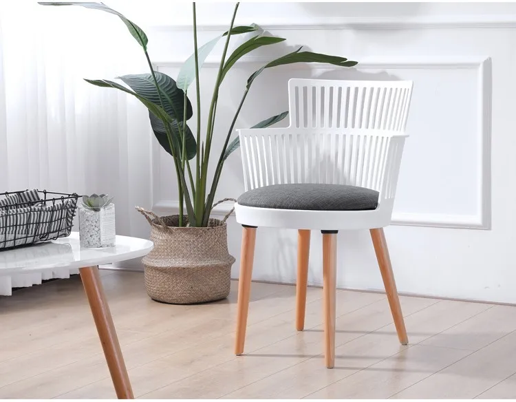 New Design Polypropylene Dining Plastic Round Chairs With Legs Wood ...