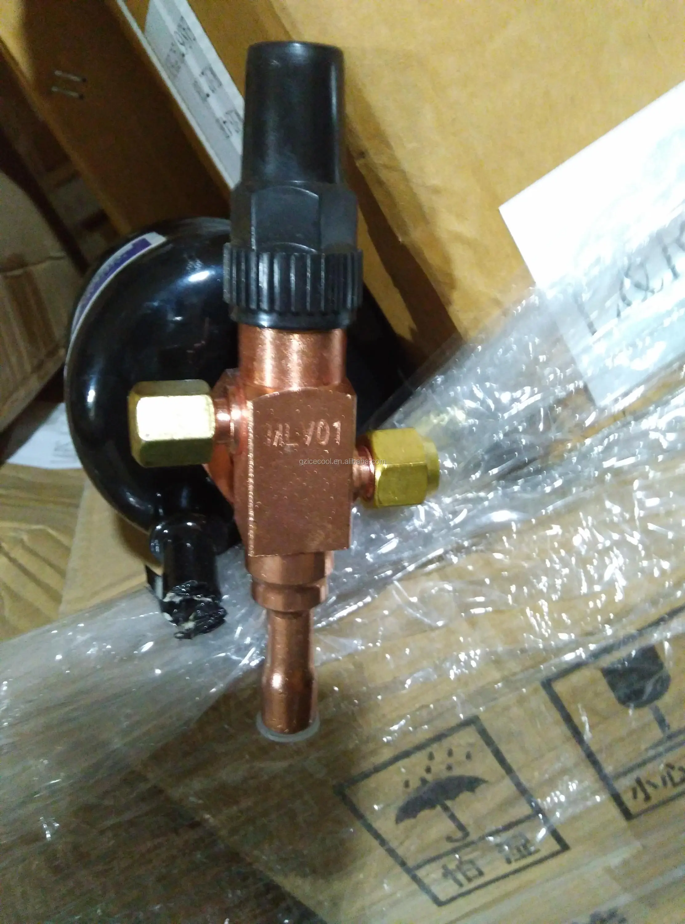 Black Color Vertical Mount L&F Refrigerant 1L Receiver