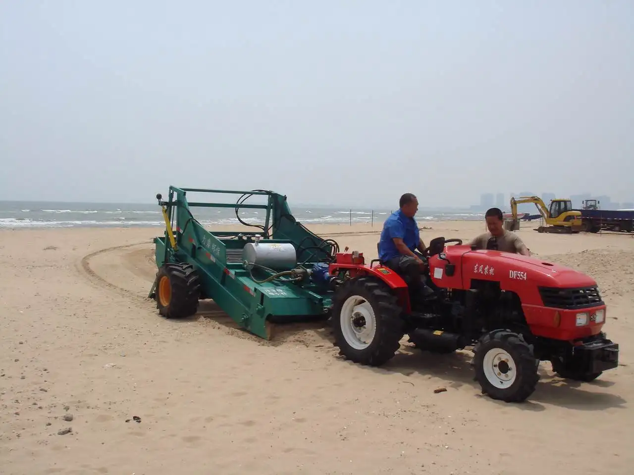 Walk Behind Beach Trash Rakes Cleaner/ Low Price Beach Cleaning Machine ...