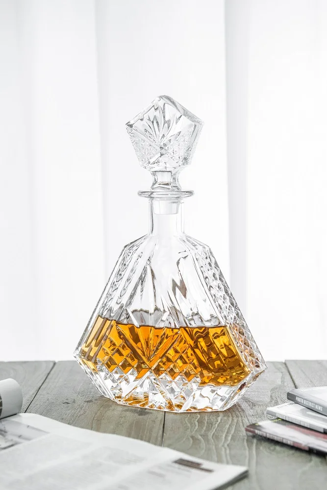 Novare Diamond Decanter - 22oz Lead Free Crystal Whiskey Decanter
