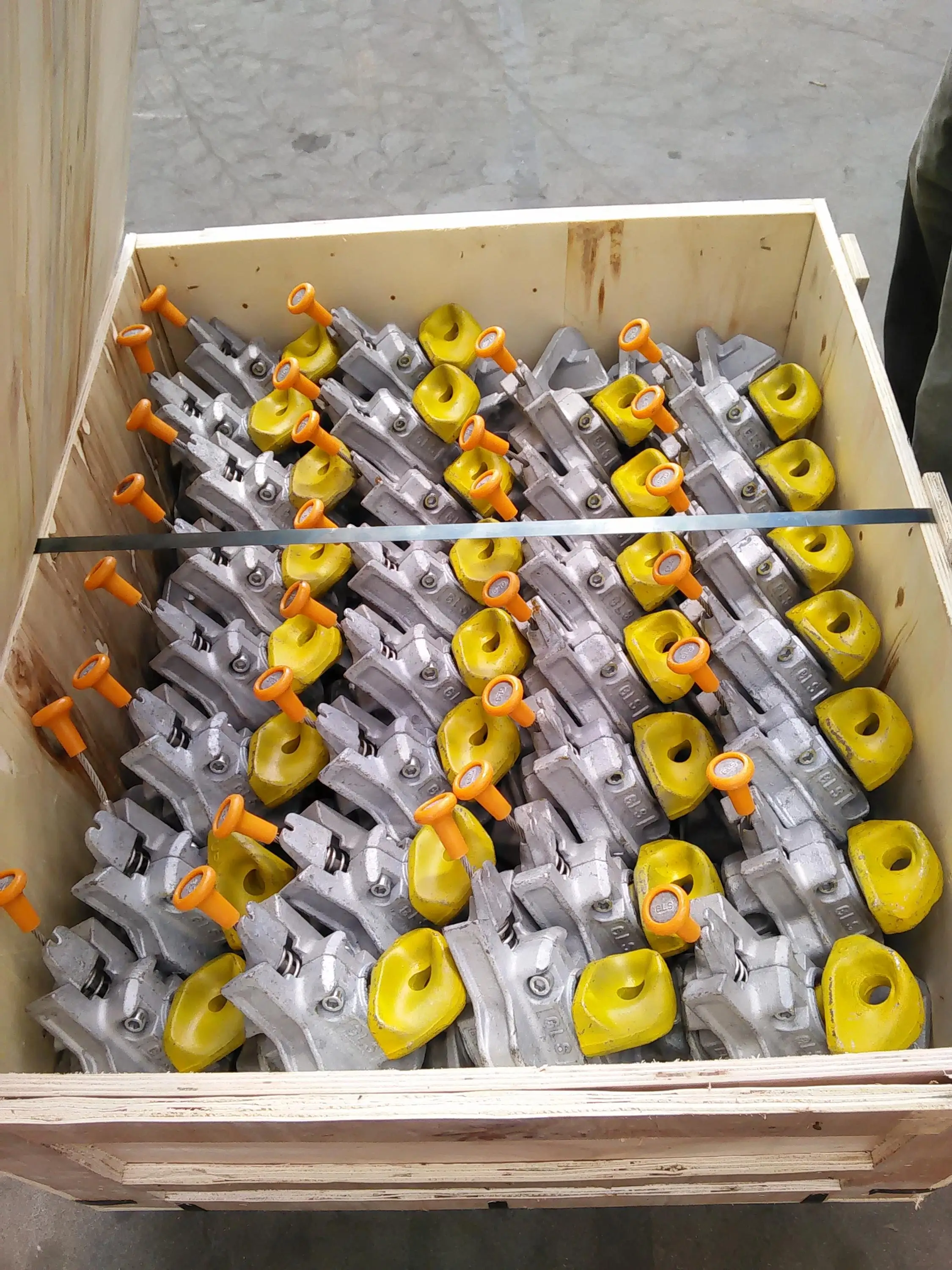 Container Lashing Semi-Automatic Twist Lock - HUAXING