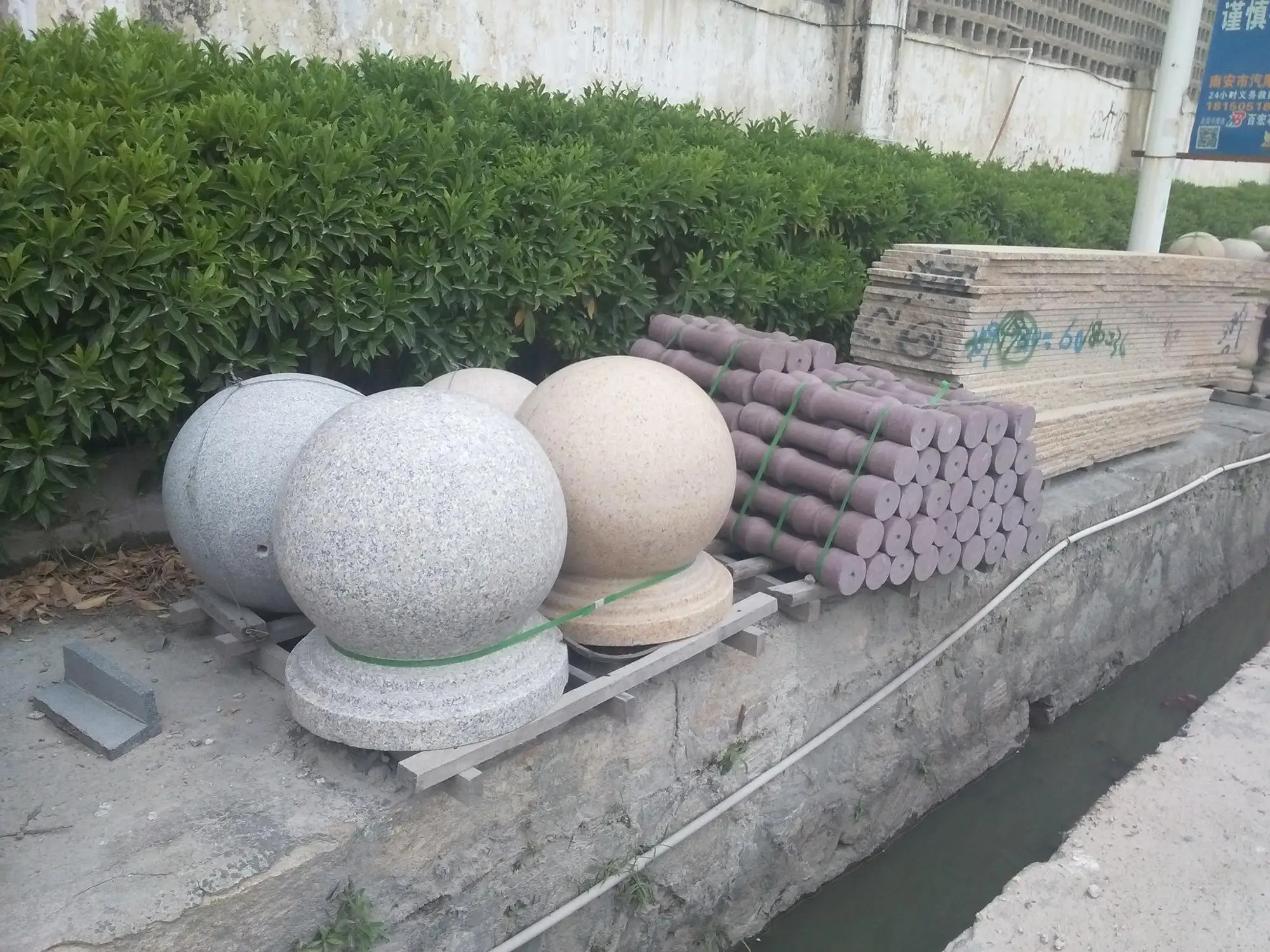 G654 Black Color Stone Ball Barrier Base Of Round Type Sphere Parking ...