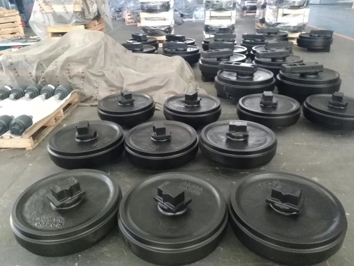 Front Idler For D40p-2 650j D53 D3c/d3g Front Idler 6s3277 D5/d5b Zx120 ...