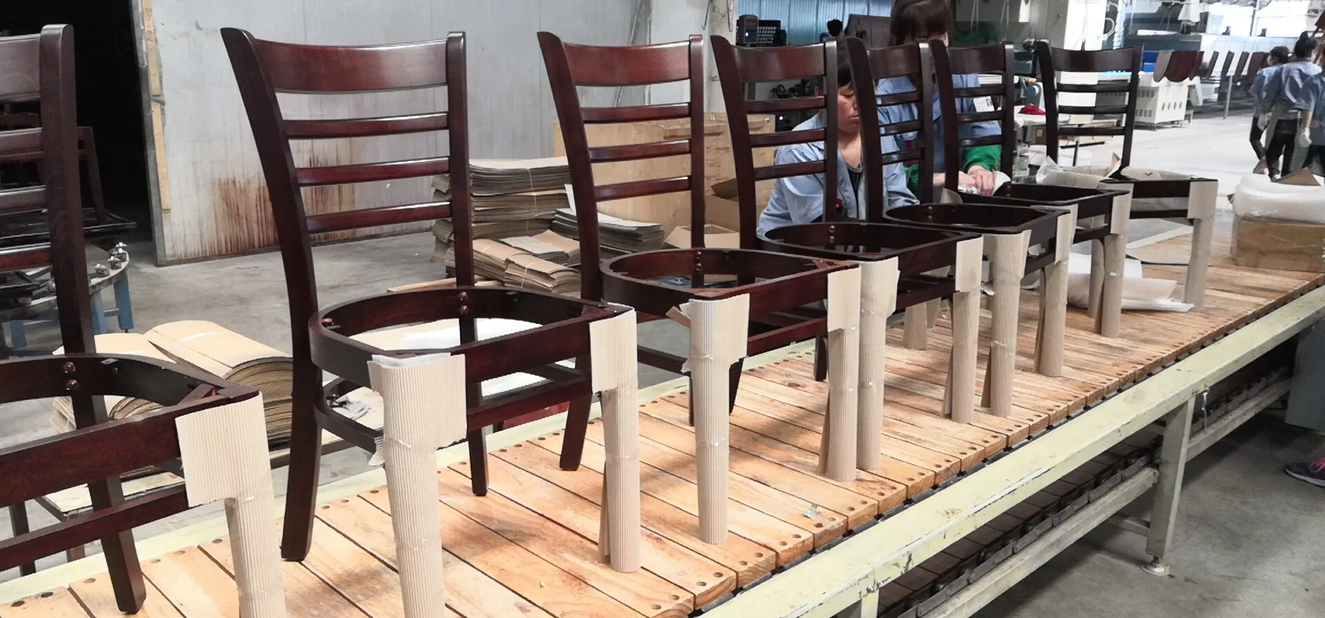 GSSS Modern Wooden Dining Chairs for Restaurants & Cafes - OEM