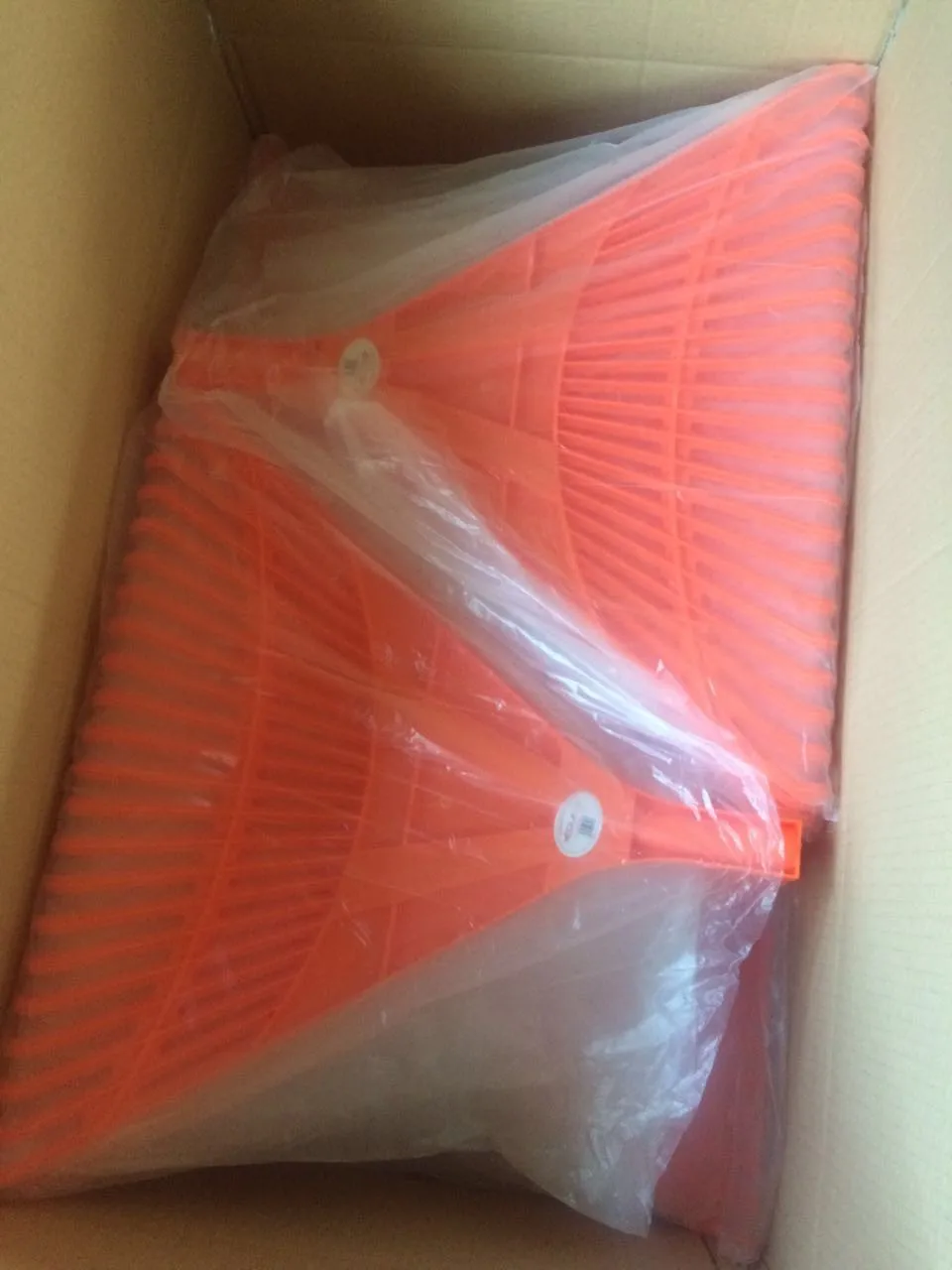 22 Teeth Leaves And Grass Sweeping Plastic Rakes - Buy Lawn Rake ...