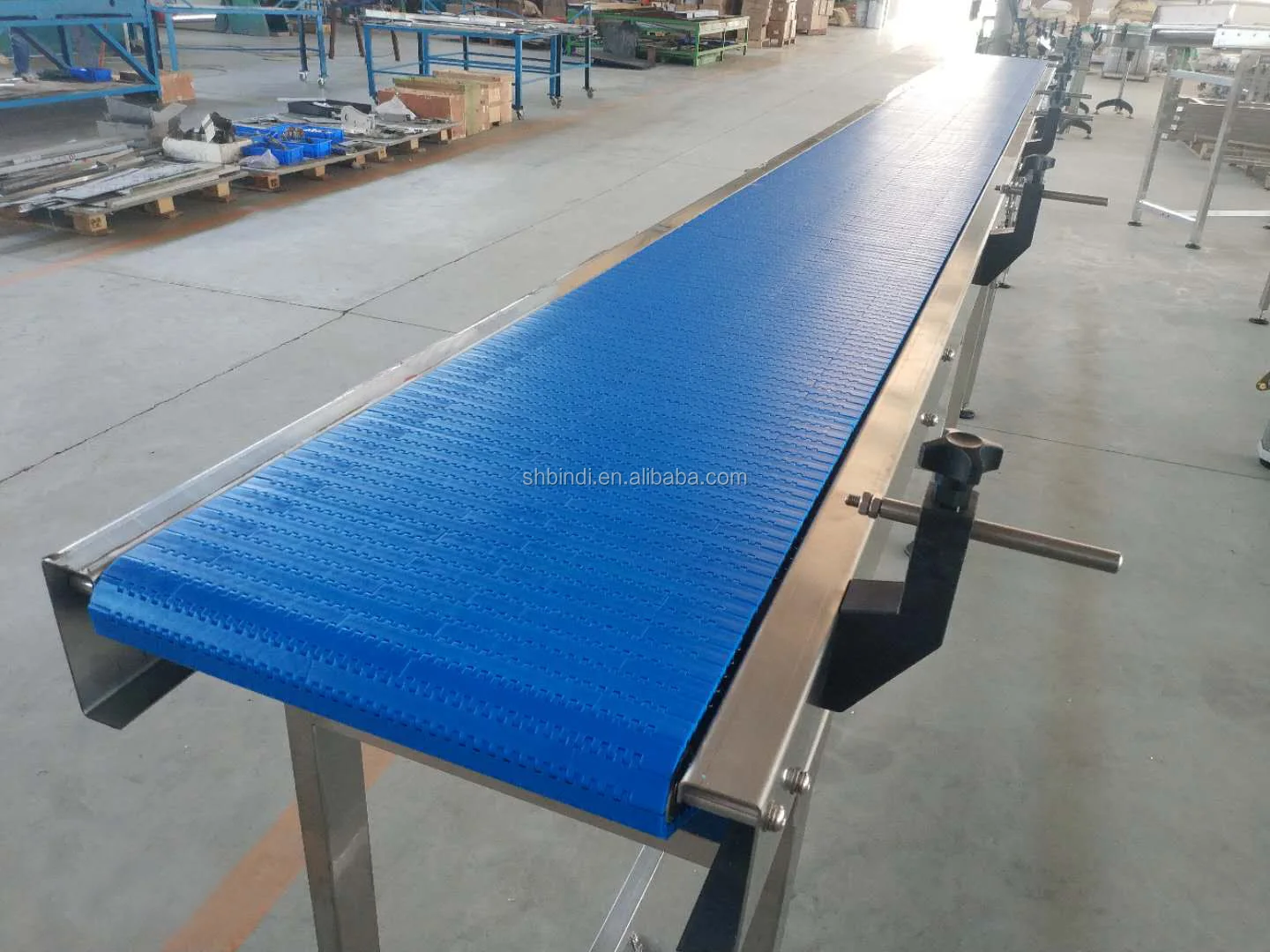 Horizontal Plastic Mesh Belt Conveyor - Durable & Versatile
