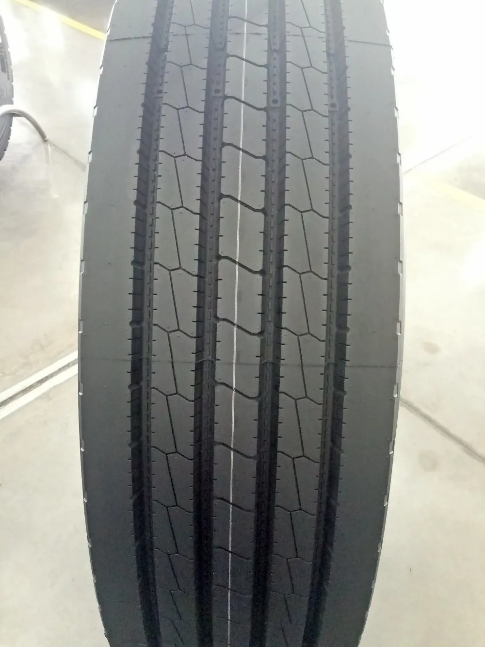Wholesale Semi Truck Tires 295 75r 22.5 11r22.5 11r24.5 285/75r24.5 295/75r22.5 Steer Drive ...