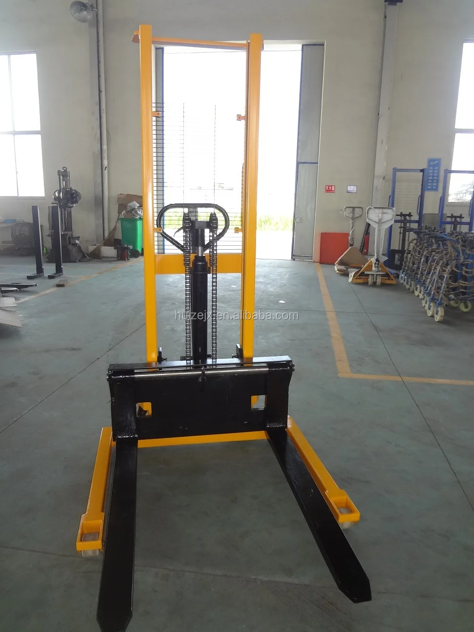 1/1.5/2 Ton Manual Lifter/hydraulic Hand Stacker - Buy 1/1.5/2 Ton Hand ...