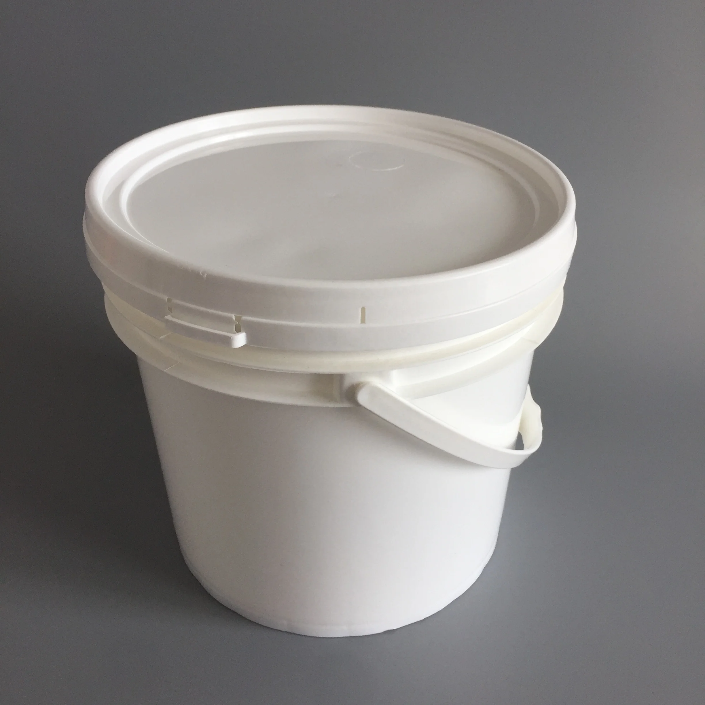 Plastic Bucket 5l Food Grade 5 Liter Paint Pail Plastic With Lid And ...