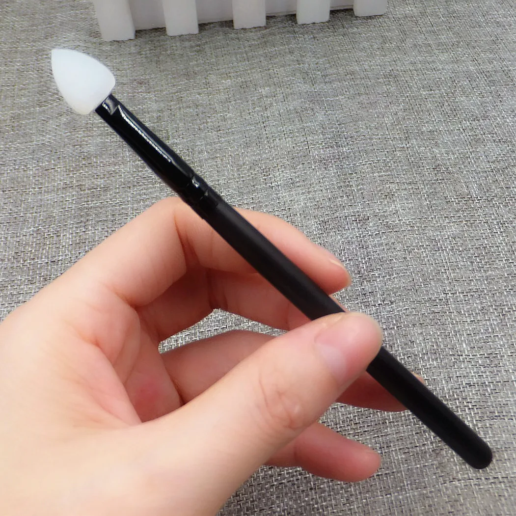 나무 손잡이 심장 모양 실리콘 팁 화장품 메이크업 아이 섀도우 반짝이 어플리케이터 브러쉬 Buy 실리콘 아이 섀도우 브러쉬아이 글리터 브러쉬실리콘 반짝이 브러쉬