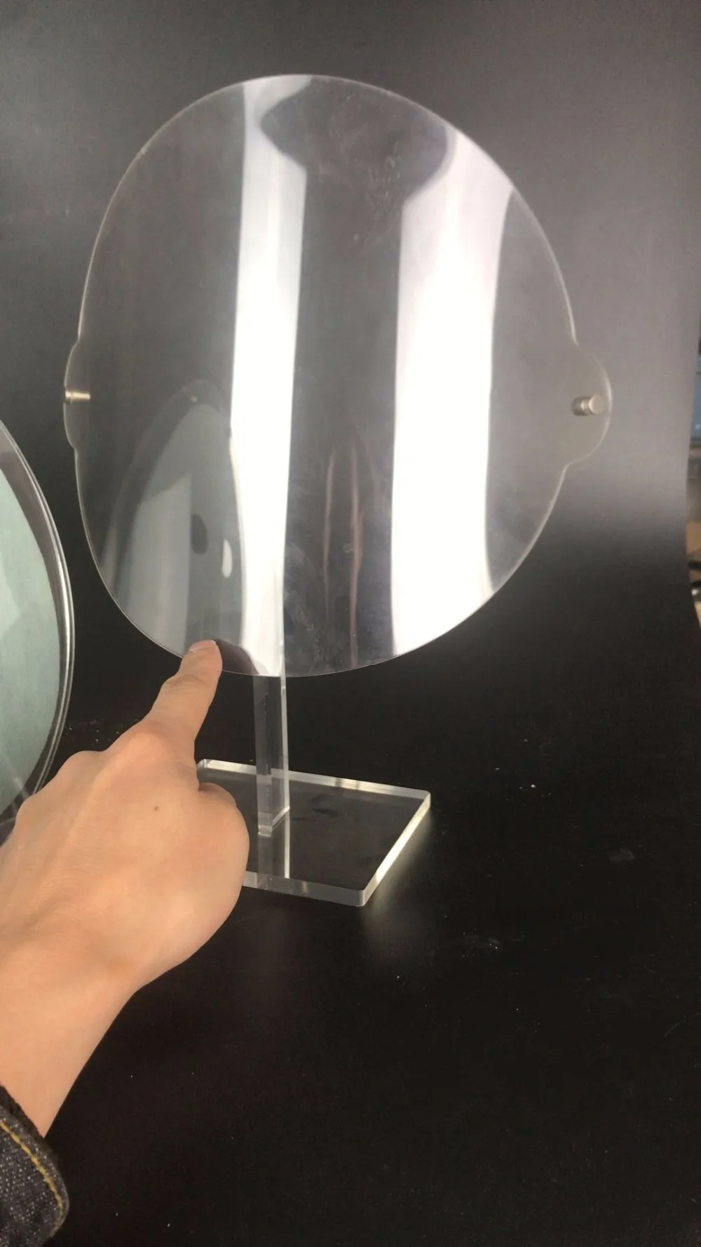 Wholesale Acrylic Facial Mask Display Racks for Beauty Parlor