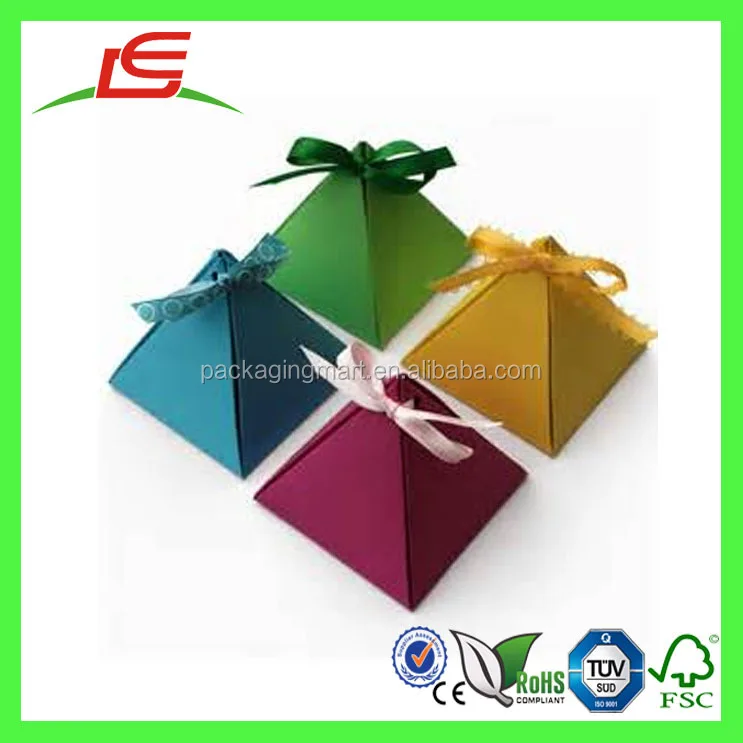 creative triangle shape gift box - 动态图库网