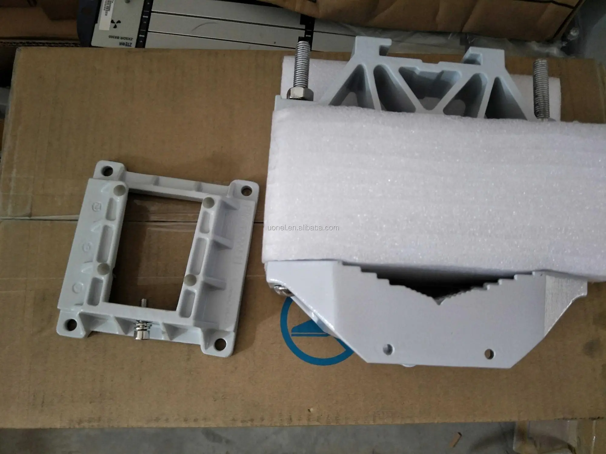 Installing Supports for BBU RRU Installation Kit - RRU MOUNTING BRACKET