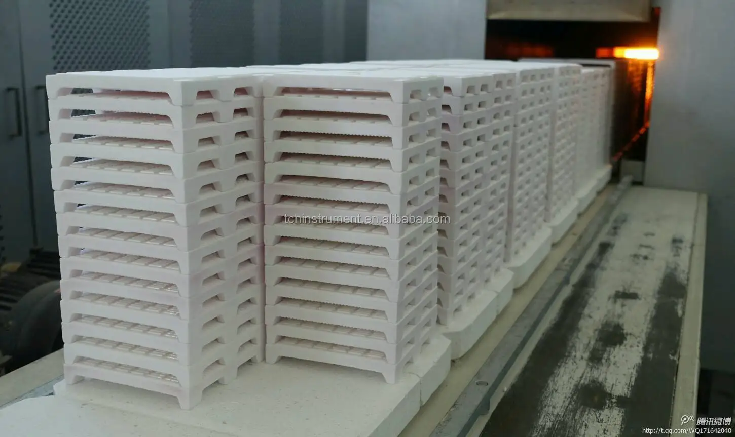 Pusher Plate Tunnel Furnace - Efficient Heat Treatment