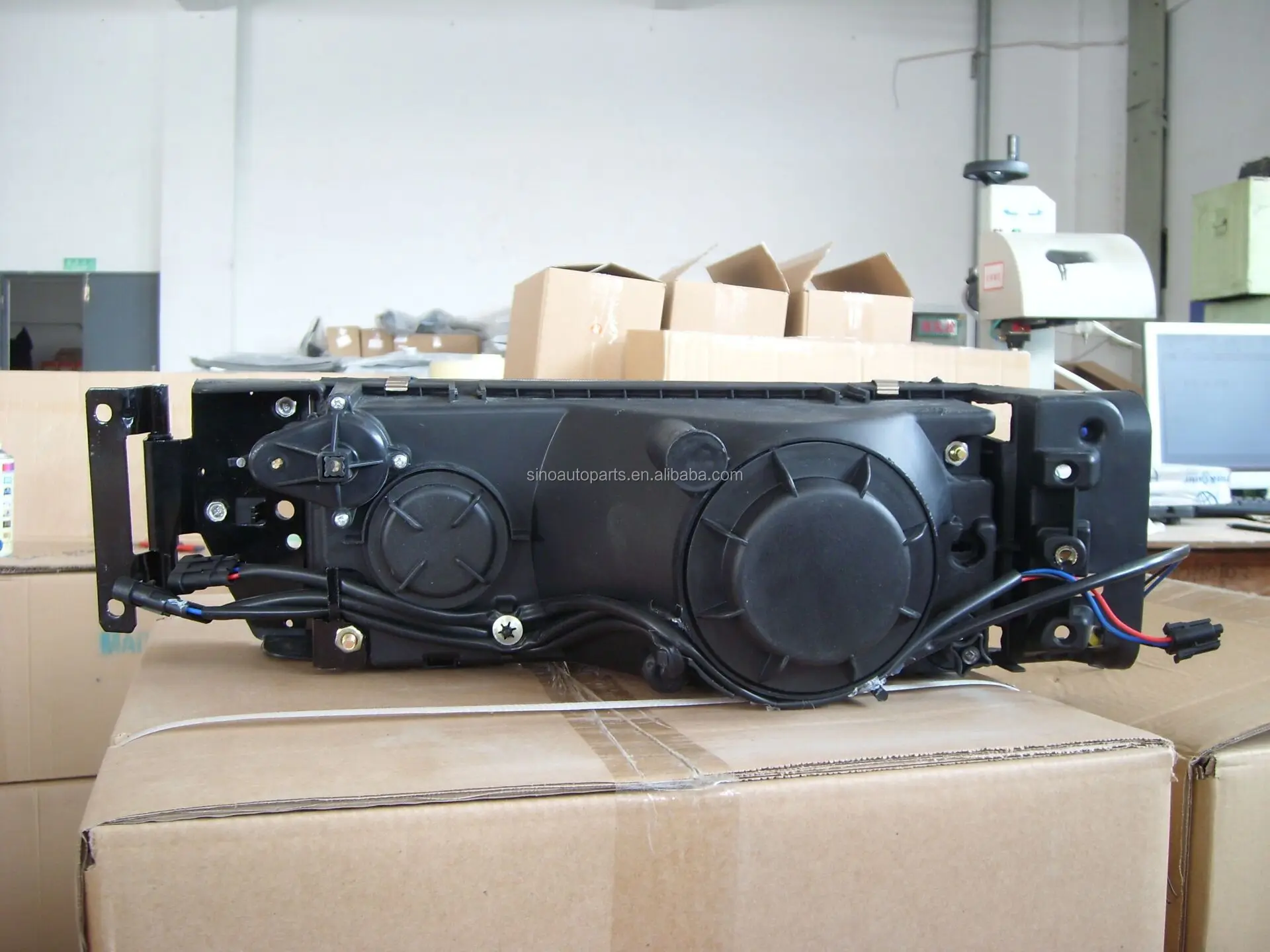 TRUCK HEAD LAMP HEADLIGHT 500305102 for IVECO EUROTECH