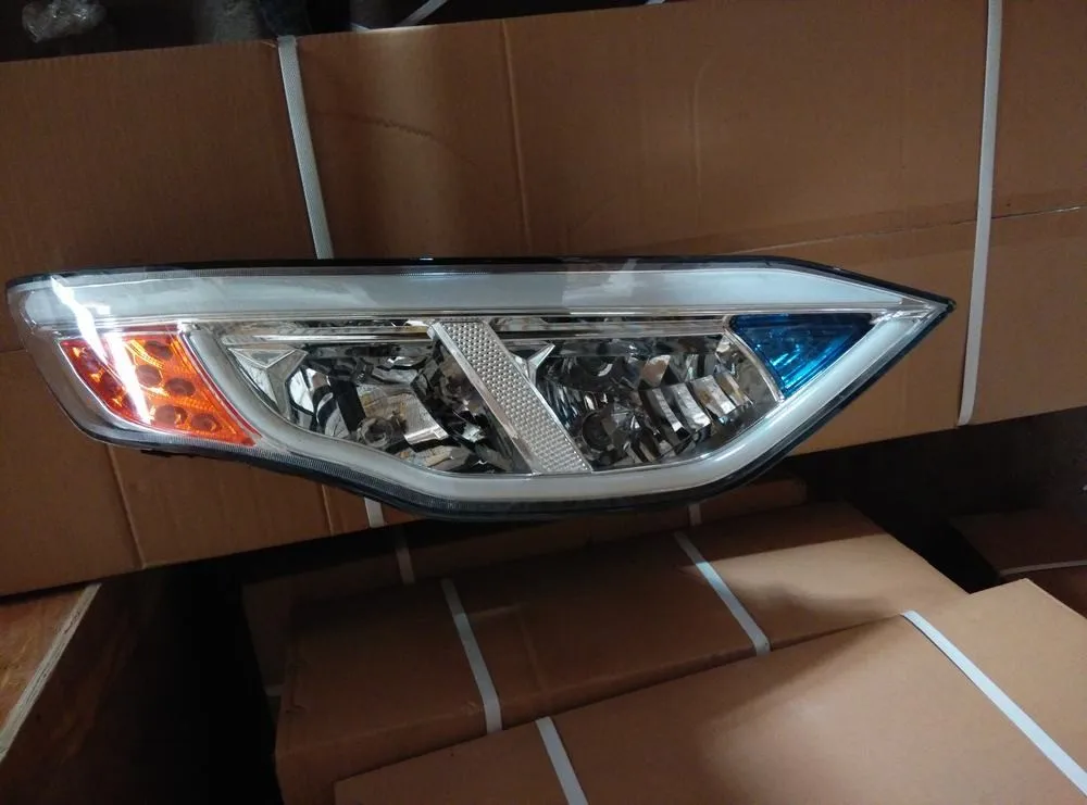 Lampu Depan Bus Adiputro Jetbus-2 - Solusi Pencahayaan yang Andal