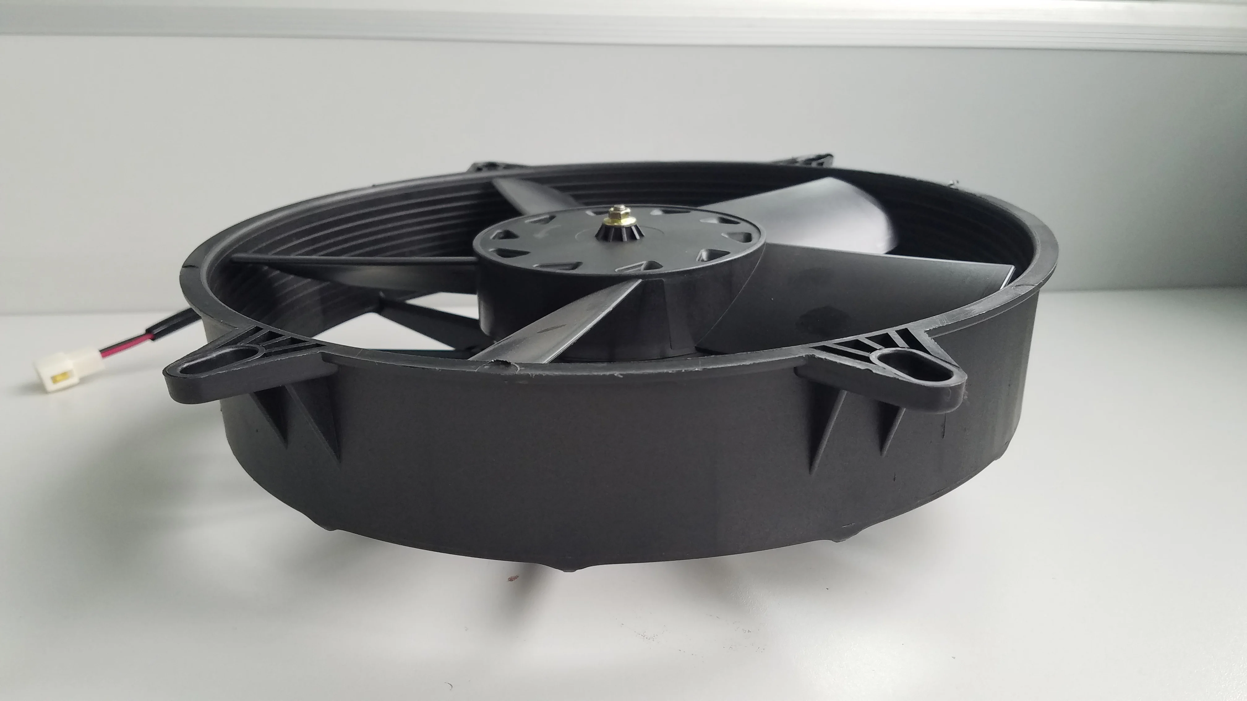 LNF-254C/X Bus DC Condenser Fan - Efficient Cooling Solutions