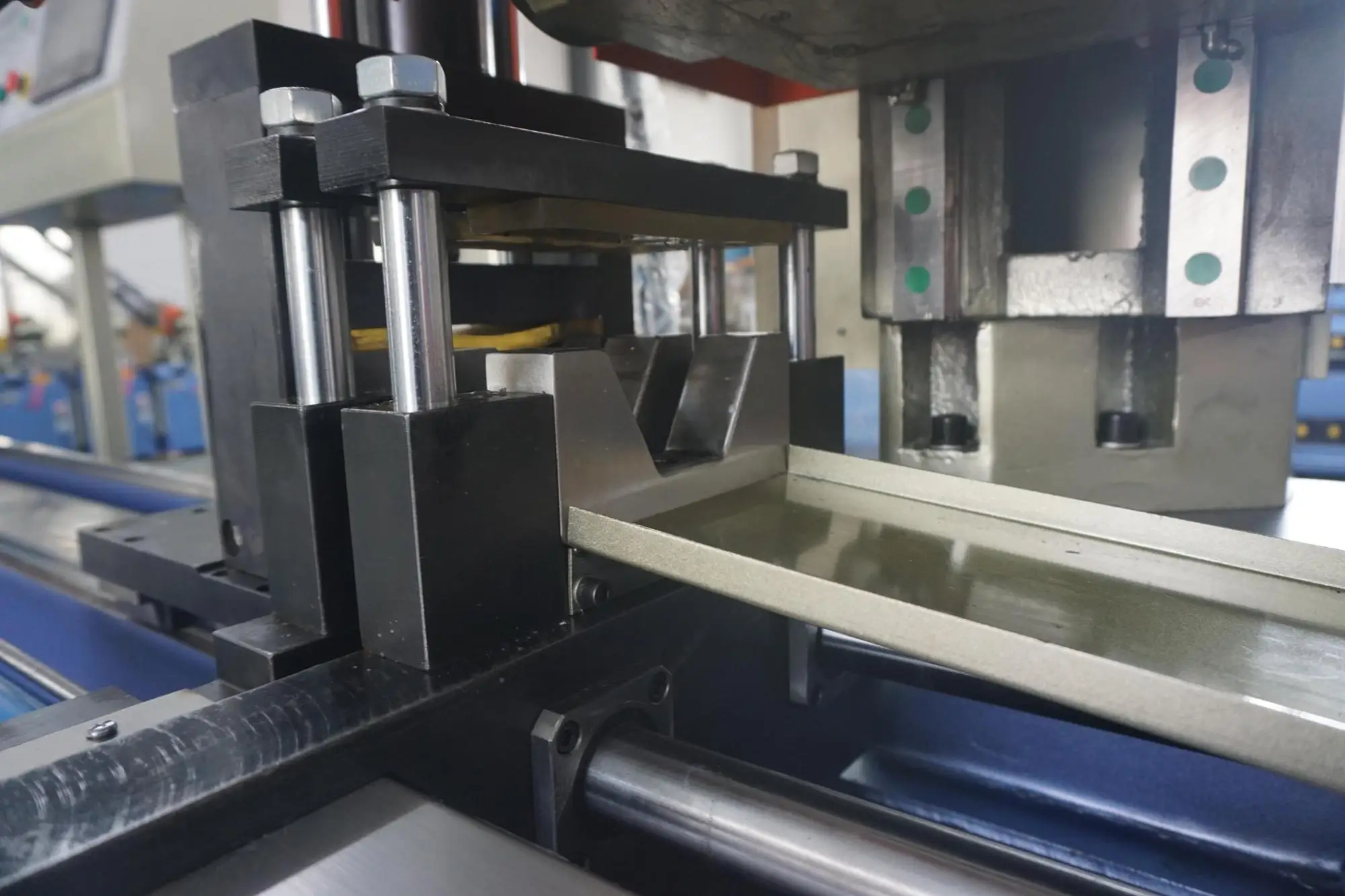 YJ-425CNC Best Quality CNC Automatic Copper Steel Ms Pipe Cutting ...